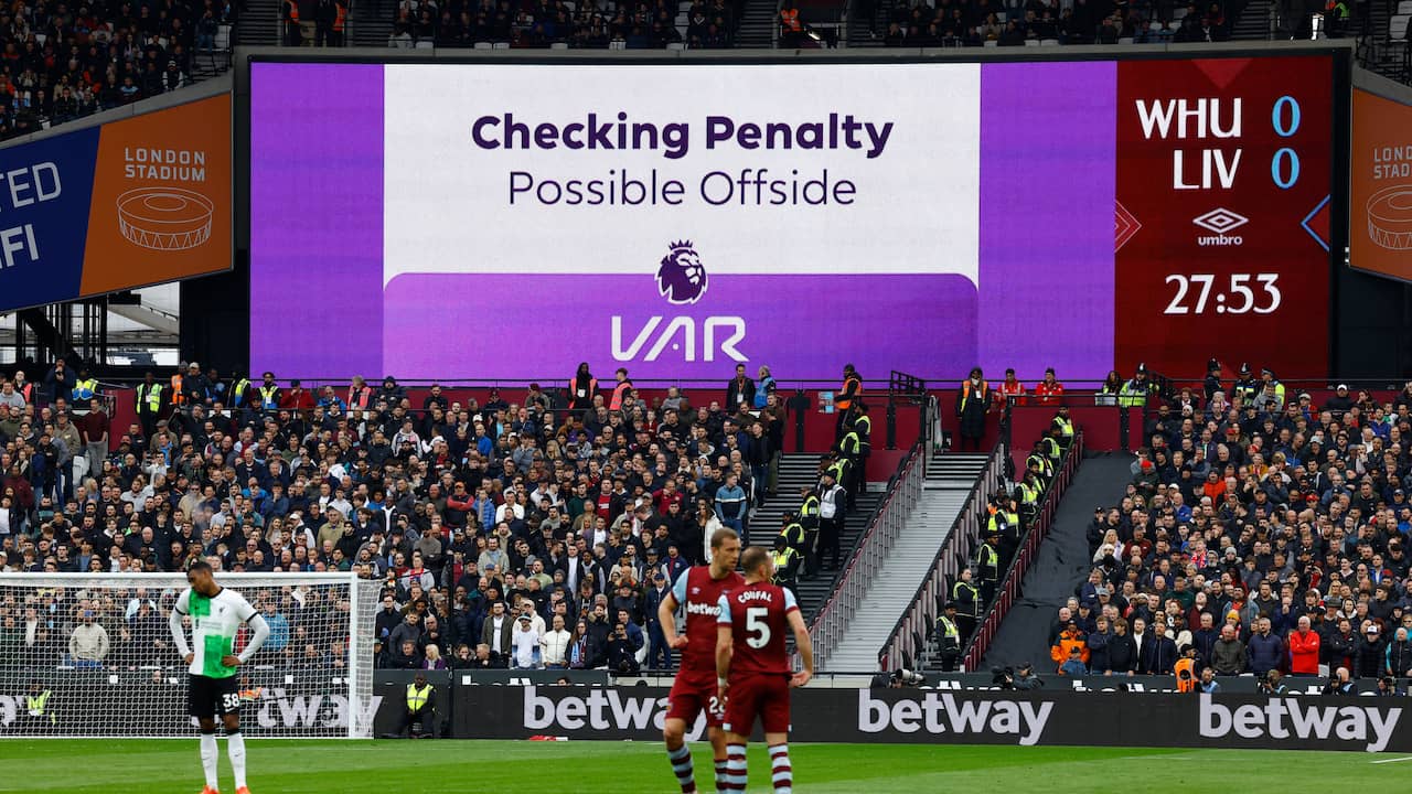 Vrijwel alle Premier League-clubs stemmen tegen afschaffing van VAR ...