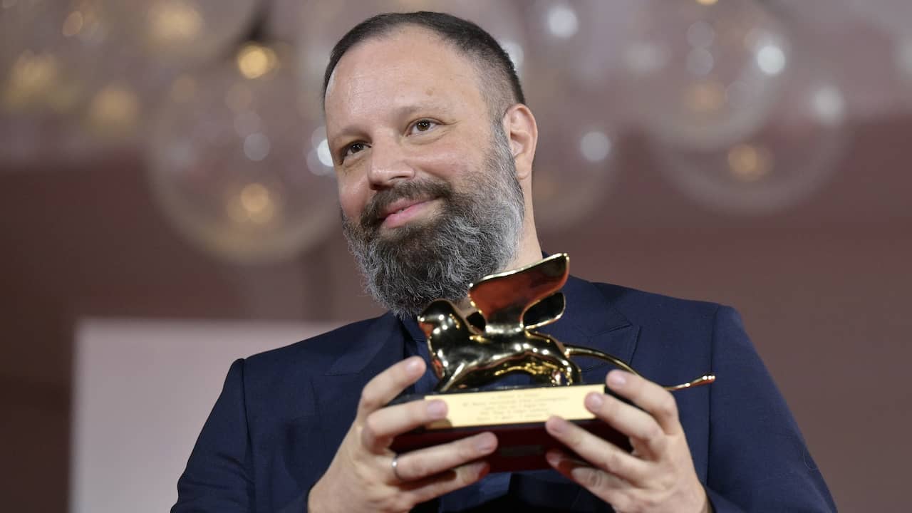 Na staande ovatie krijgt Poor Things ook Gouden Leeuw bij filmfestival ...