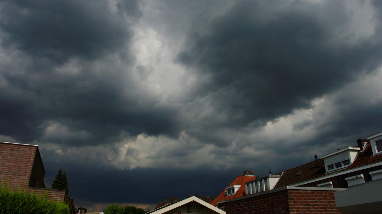 Code oranje in Limburg en Overijssel om wateroverlast en zware onweersbuien | Binnenland | NU.nl