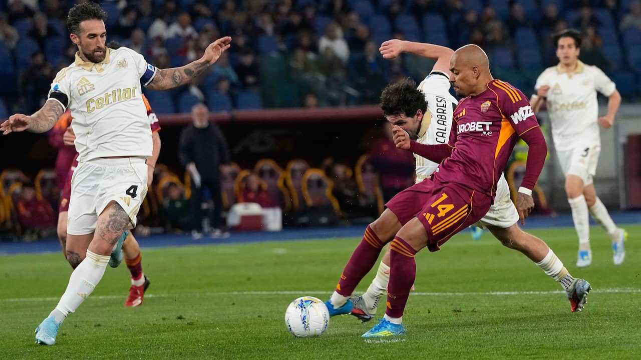 Malen blinkt uit bij Roma en is vijfde Nederlander ooit met hattrick in ...