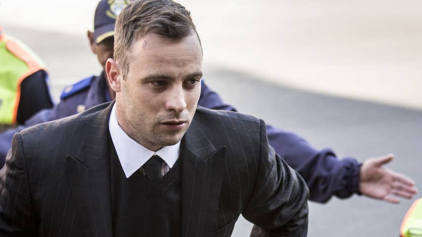 Atleet Oscar Pistorius komt tien jaar na moord op vriendin ...