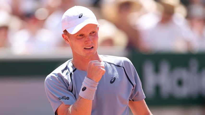 'Lucky loser' Jesper de Jong verrast ex-winnaar Stan Wawrinka op Roland ...