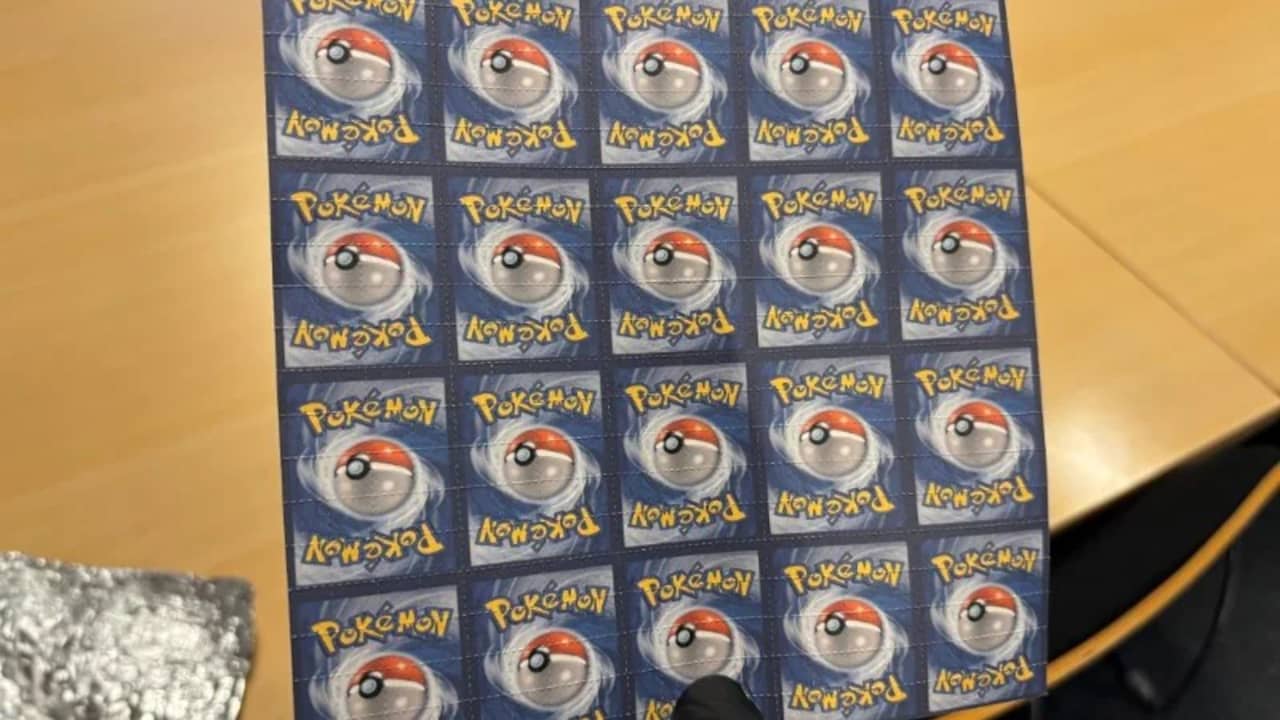Politie houdt vijf mensen aan voor LSD geprint als Pokémon-kaarten ...