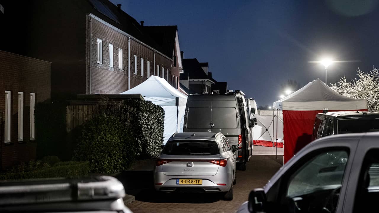 Moeder stak zoon (12) dood in Boekel, meisje (10) buiten levensgevaar | Binnenland | NU.nl