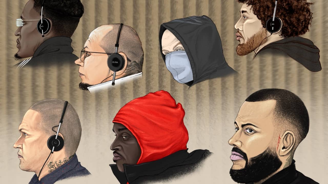 Nabestaanden wenden hoofd af bij vertoning beelden Peter R. de Vries | Peter R. de Vries | NU.nl