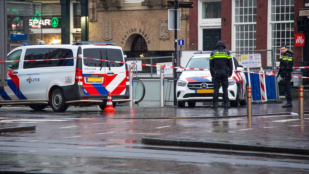 Metrostation Rokin in Amsterdam ontruimd, explosievendienst is ter ...