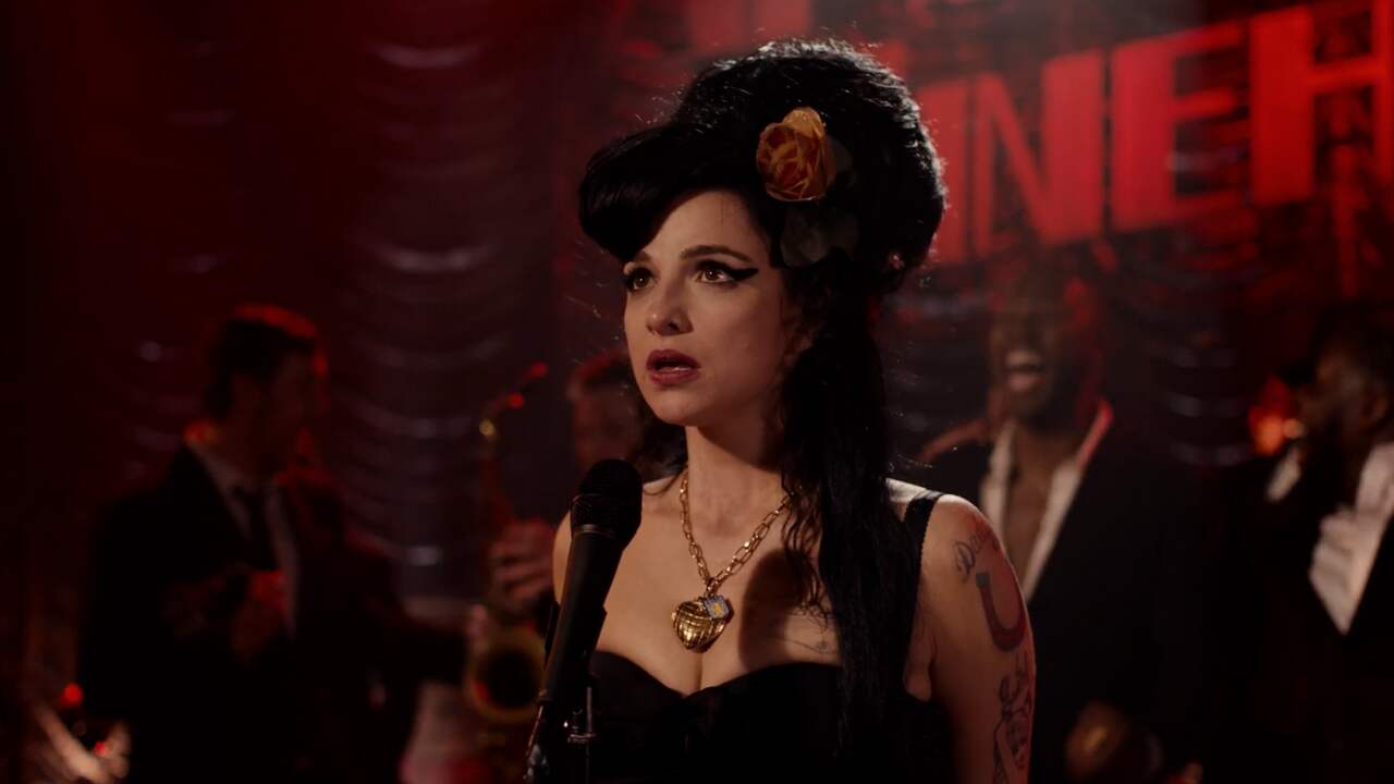 Bekijk de eerste beelden van de film over het leven van Amy Winehouse ...