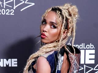 Shia LaBeouf schikt met ex-partner FKA twigs in mishandelingszaak ...