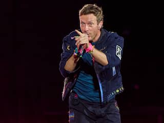 HR-chef die met CEO betrapt werd bij Coldplay-concert vraagt scheiding ...
