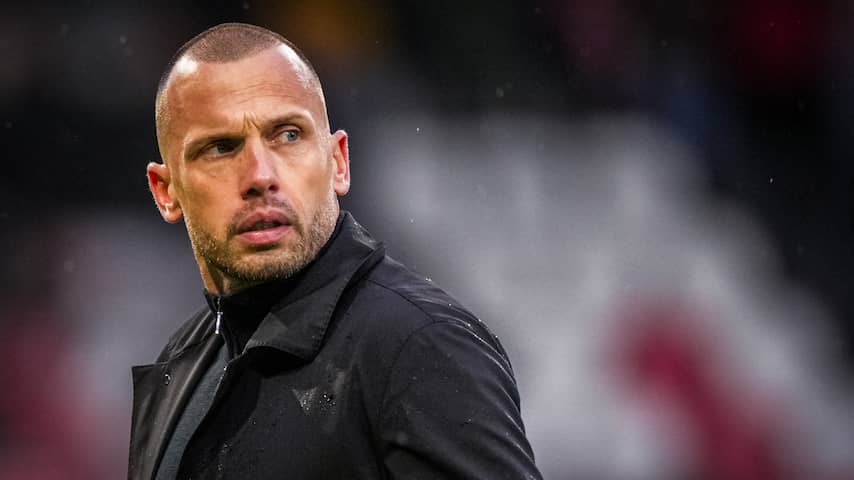 Ajax ontslaat trainer John Heitinga na belabberde seizoenstart ...