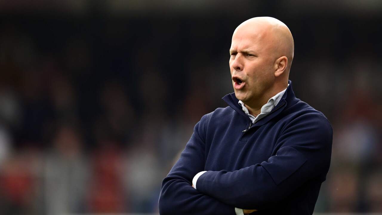 Feyenoord-trainer Slot roept op tot actie omdat Excelsior kunstgras ...