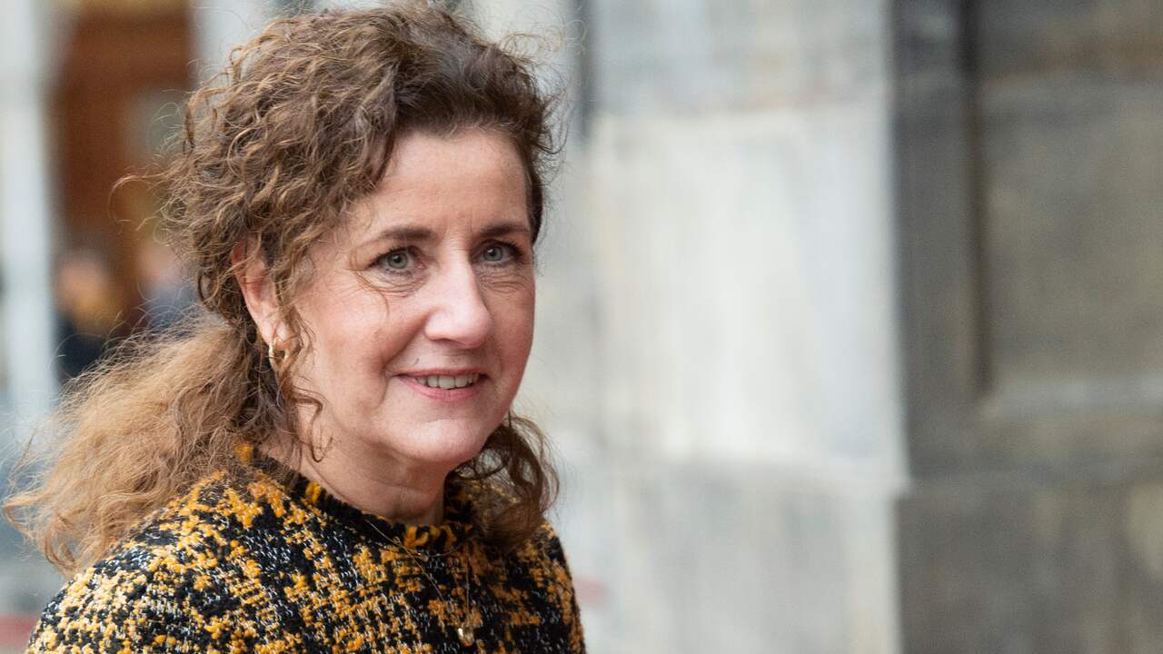 Van Engelshoven maakt verdeling 300 miljoen noodsteun bekend | Boek ...