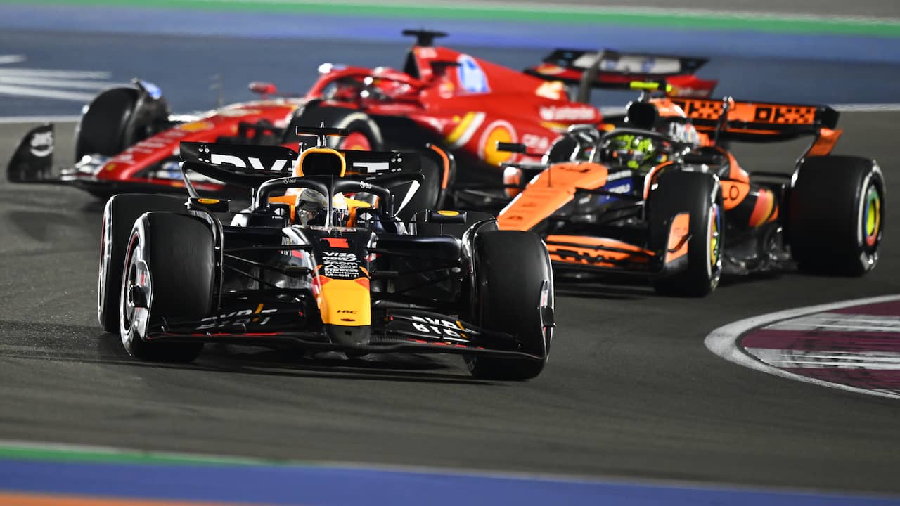 Verstappen wint chaotische GP Qatar, Ferrari doet goede zaken tegen McLaren | Formule 1 | NU.nl