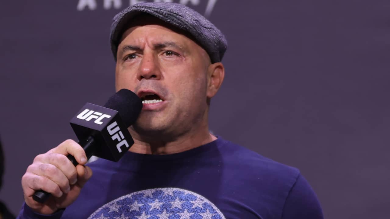 Wie is Joe Rogan en waarom is er zoveel kritiek op zijn Spotify-podcast ...