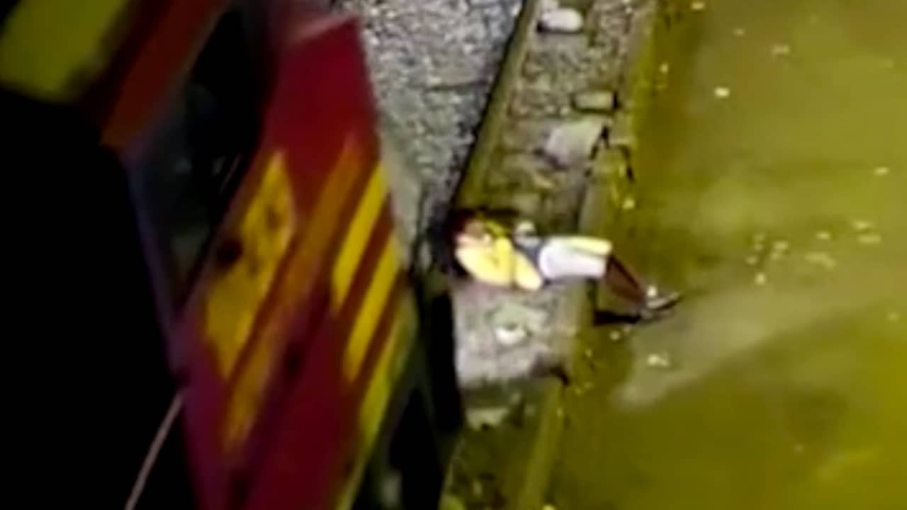 Dronken Peruaan geraakt door trein tijdens dutje op spoor | NU.nl