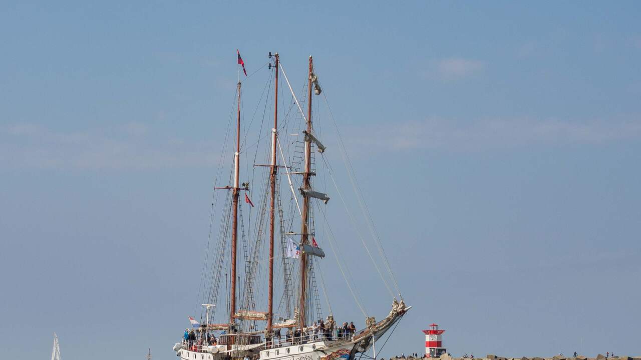 Heel klein beetje Sail in de stad: bemanning zeilschip uit India ...