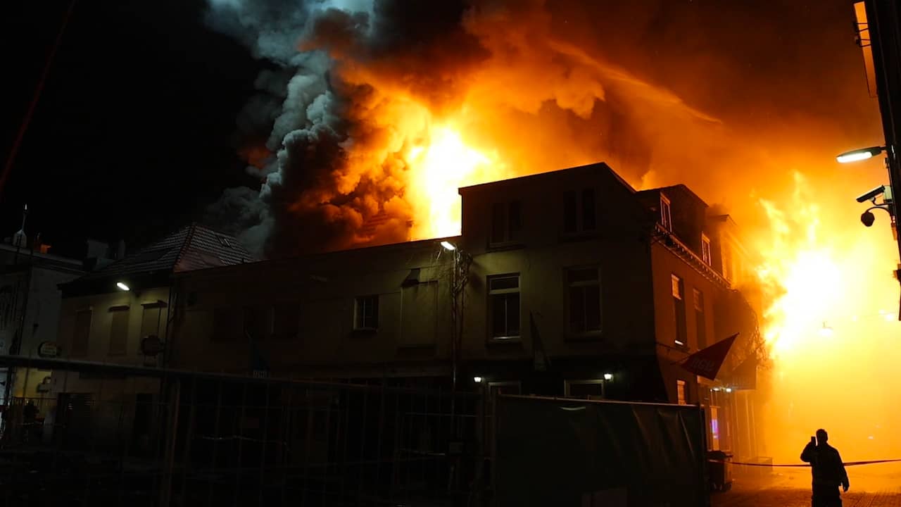 Lees hier terug wat er gebeurde rond de brand in het centrum van Arnhem ...
