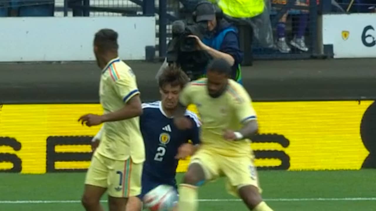 Advocaat hekelt rode kaart voor Locadia: 'Goede scheids had dat niet ...