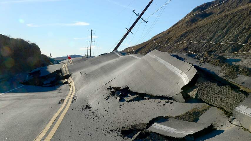 Aardverschuivingen duwen weg omhoog in Californië | Overig | NU.nl