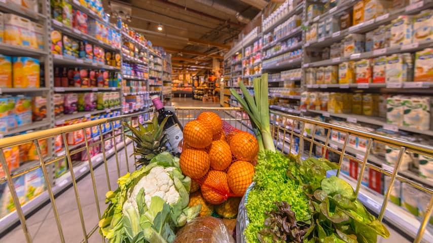 Supermarkten worstelen door corona met roosters, maar schappen zijn nog ...