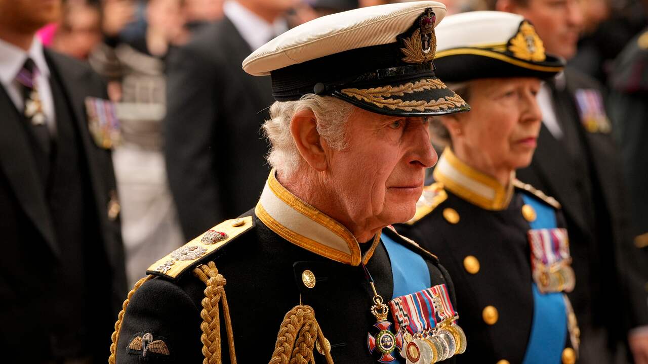 Na dag vol plechtigheden nam familie in besloten kring afscheid van ...