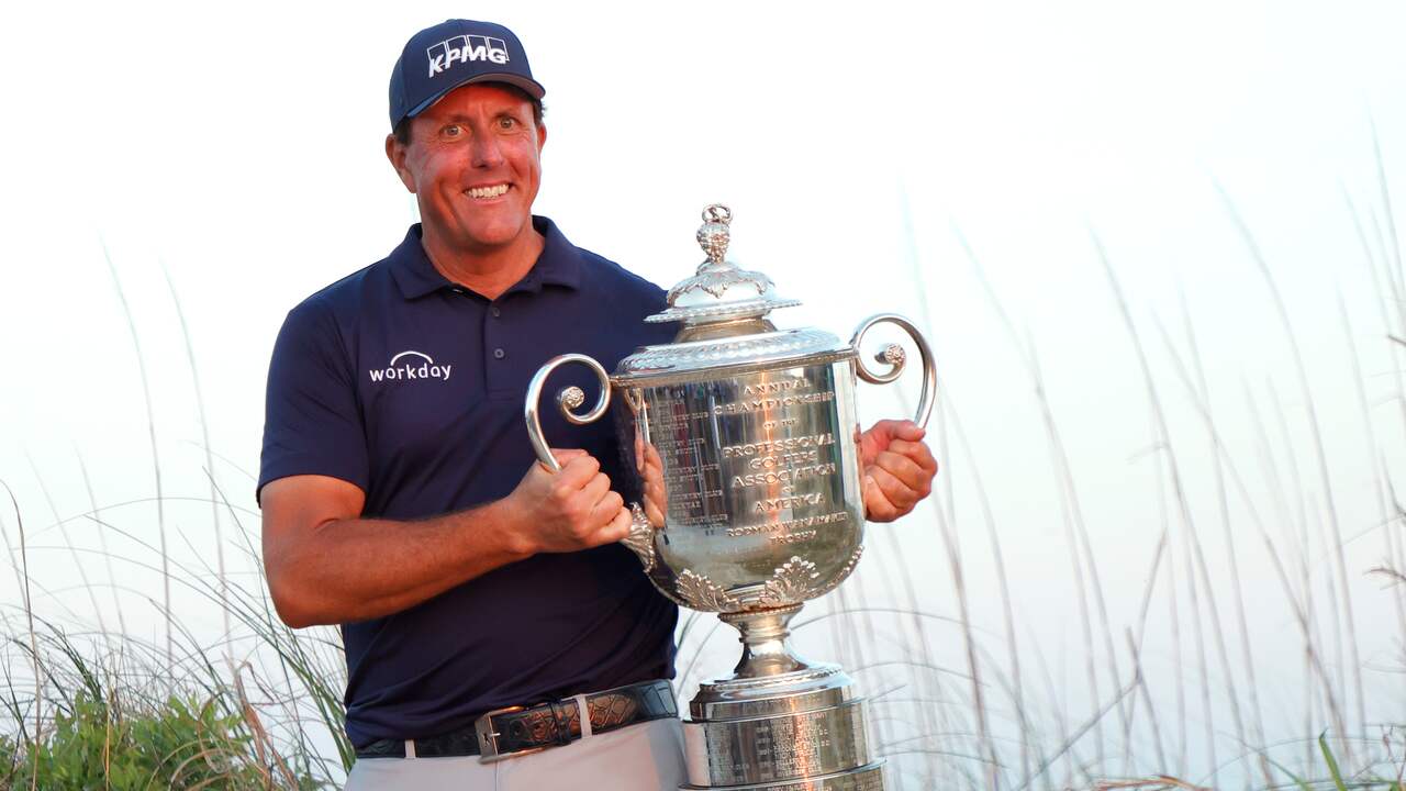 Mickelson (50) wint PGA Championship en is oudste winnaar van major ...