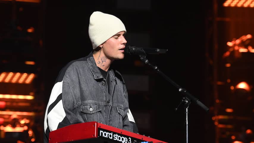 Justin Bieber geeft eerste publieke optreden in vier jaar bij Grammy ...