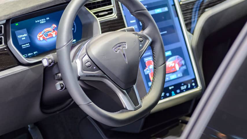 Tesla moet honderden miljoenen betalen na fataal ongeluk zelfrijdende ...