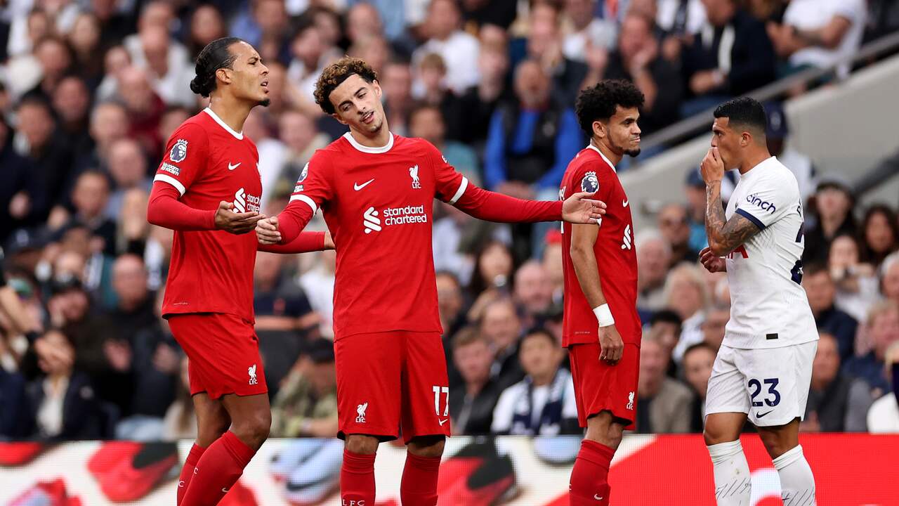 Liverpool-speler Curtis Jones krijgt rood na smerige overtreding | NU.nl