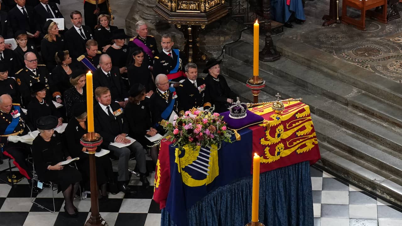 Indrukwekkende dienst voor de Queen: drie bijzondere momenten | NU.nl