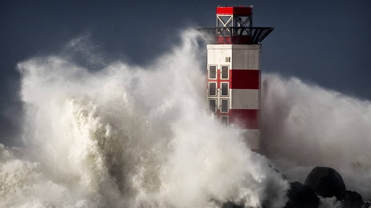 Hoe laat is de storm bij jou? Bekijk hier hoe Benjamin over Nederland ...