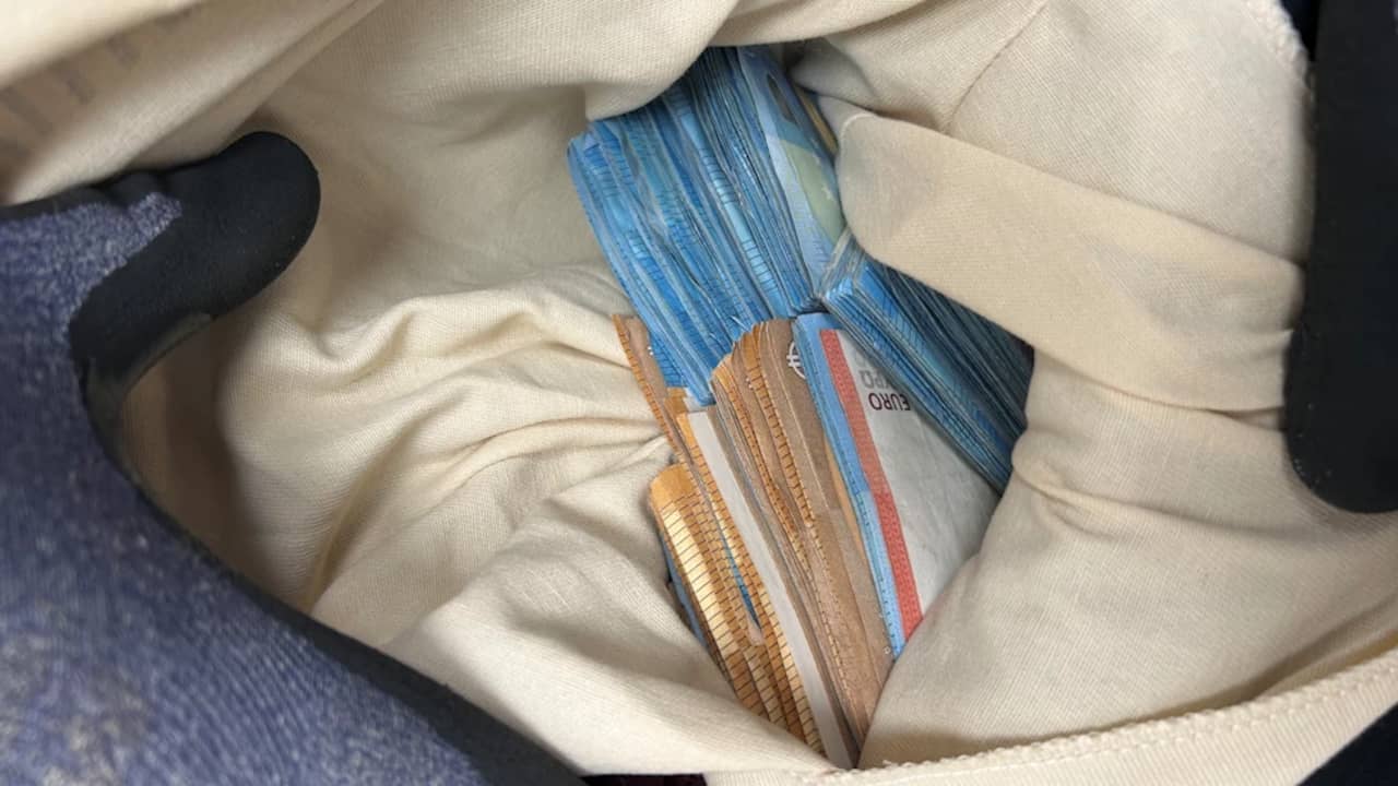 Nederlander in Duitse trein opgepakt met 100.000 euro aan contant geld ...