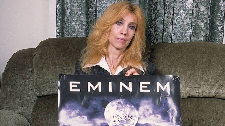 Moeder van rapper Eminem, die hij vaak aanviel in zijn nummers ...