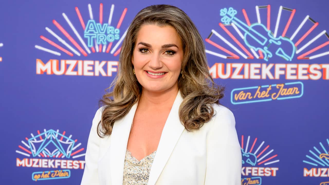 Sieneke bevestigt haar relatie met autocoureur Barry Maessen ...