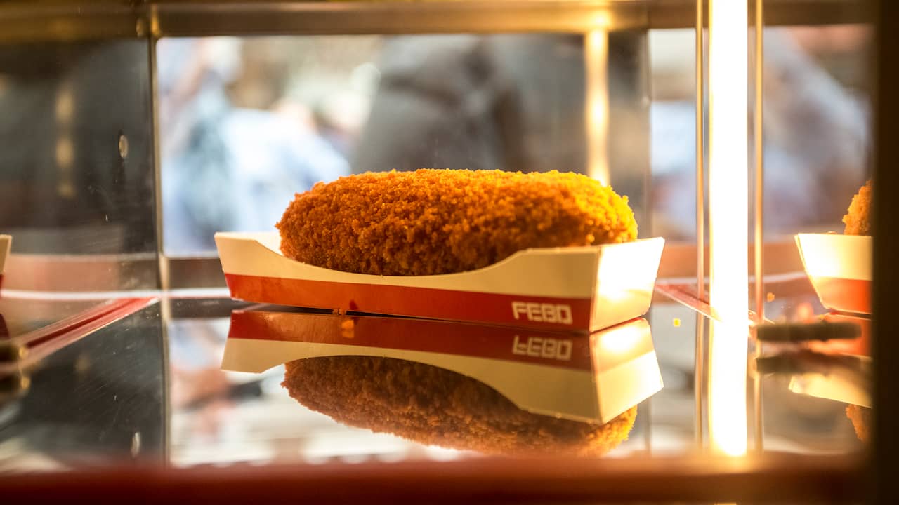 FEBO opent tijdelijke drijvende vestiging in Amsterdam | Eten en ...
