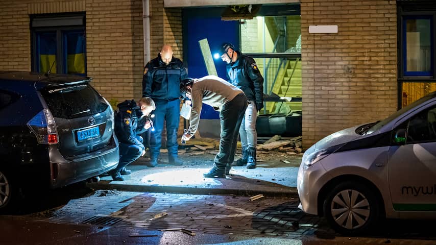 Politie fouilleert preventief in Rotterdamse wijken om explosieven te vinden | Binnenland | NU.nl