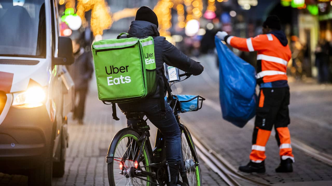 Arbeidsinspectie wil bezorging Uber Eats in Amsterdam een maand ...