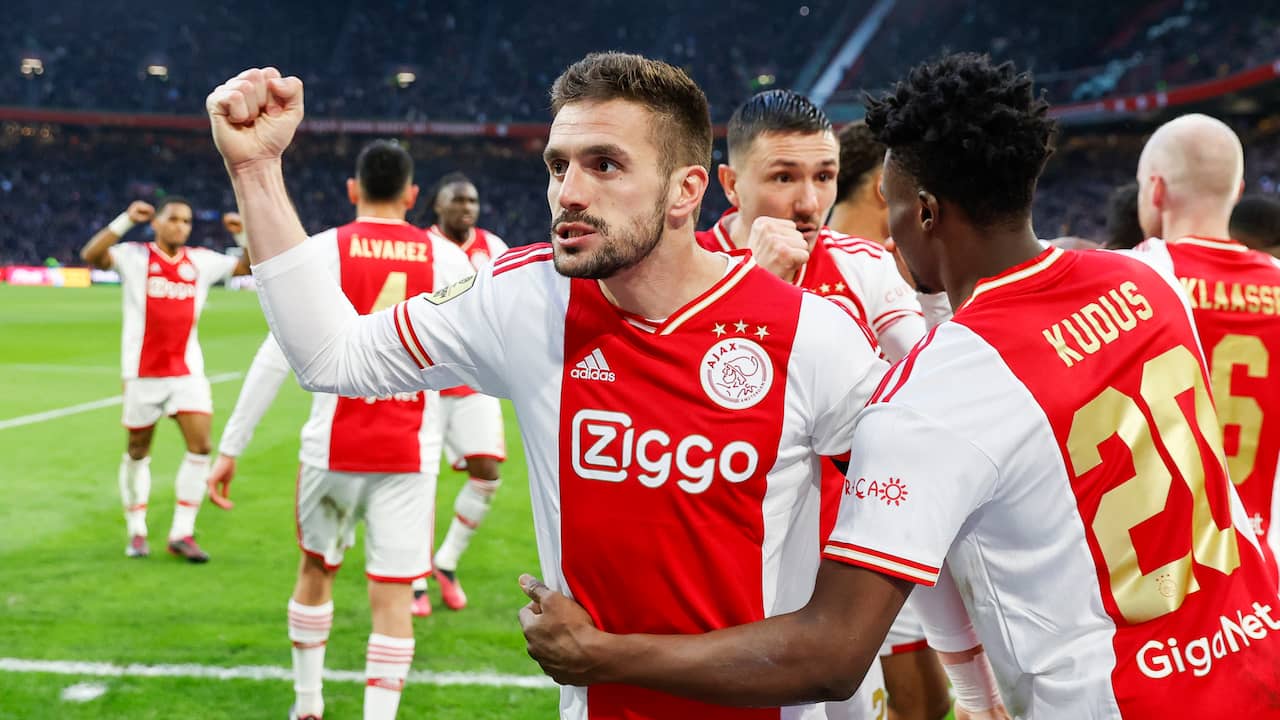 Ajax boekt kleine zege op NEC en blijft in spoor van koploper Feyenoord | Voetbal | NU.nl