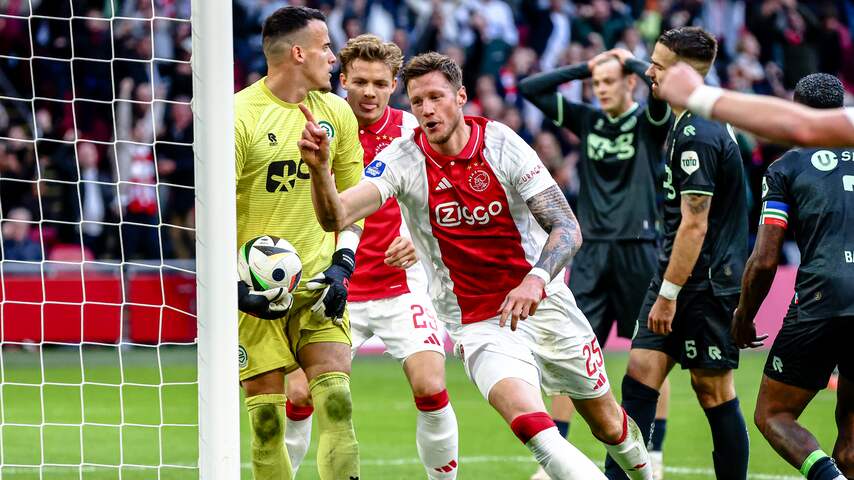 Weghorst na heldenrol bij zege Ajax: 'Was kantje boord met mijn hamstring' | Voetbal | NU.nl