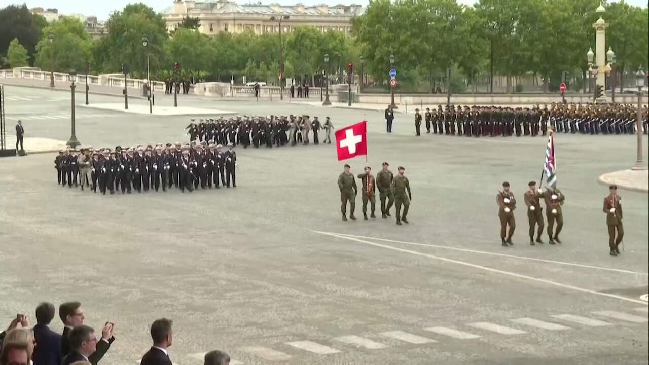Frankrijk viert nationale feestdag met aangepaste parade | NU.nl