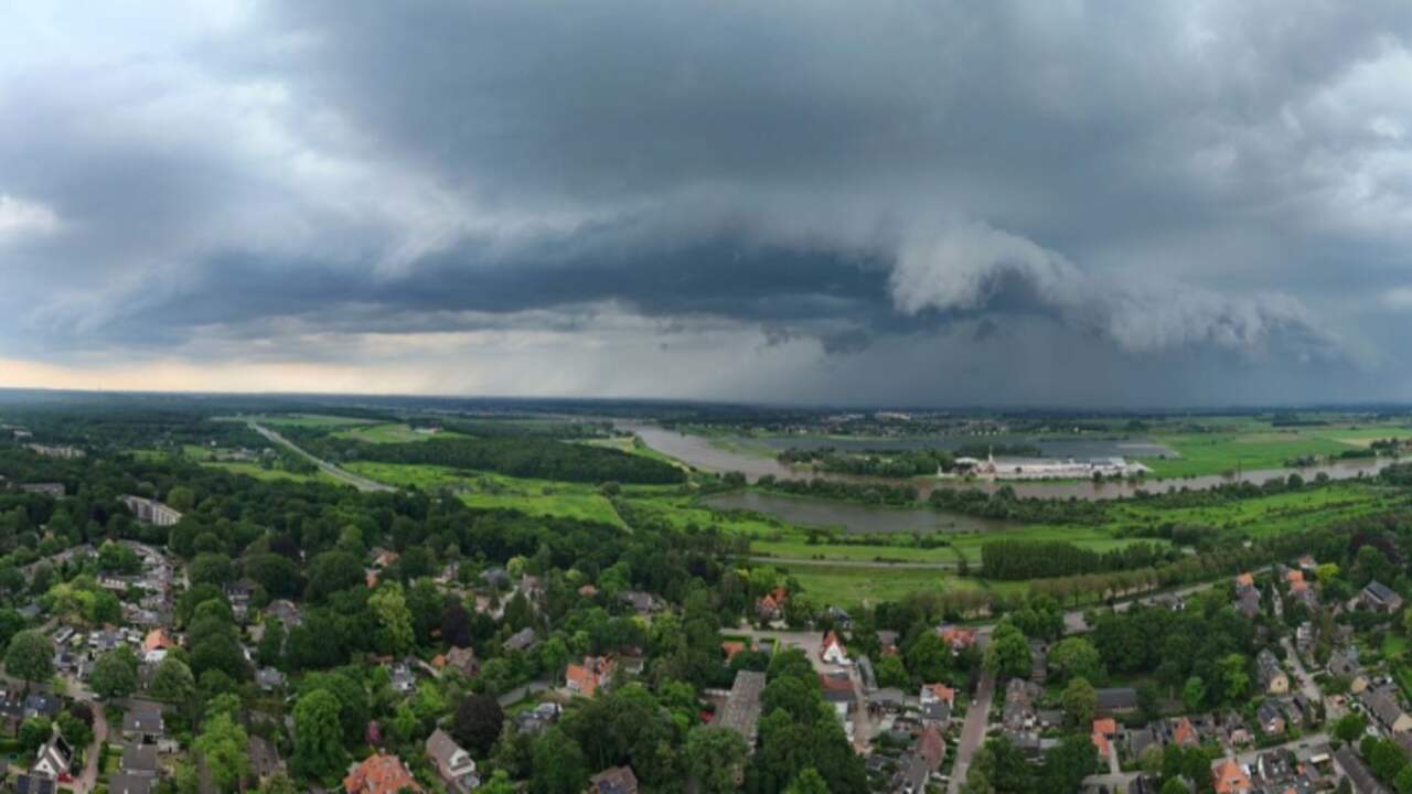 Onweersbuien trekken over het land, code geel in negen provincies | Binnenland | NU.nl