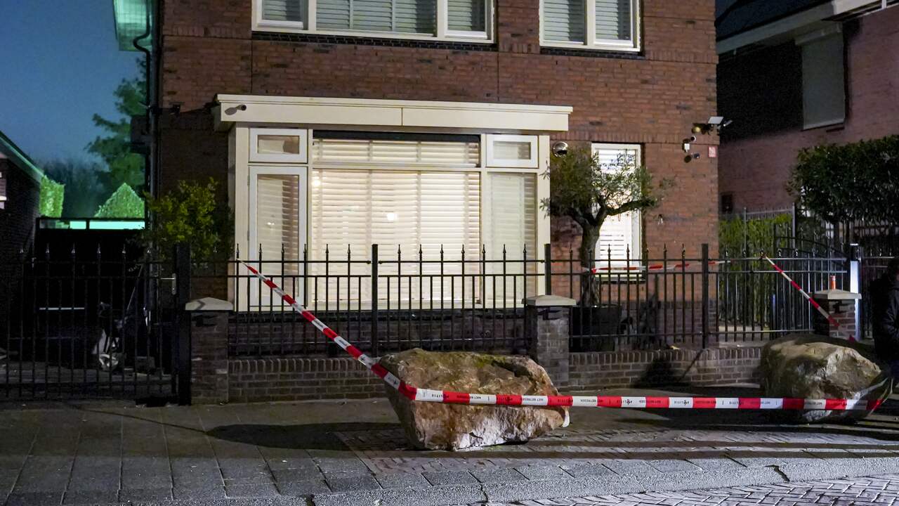 Tweetal aangehouden om verdacht gedrag in onrustige Vlaardingse straat ...