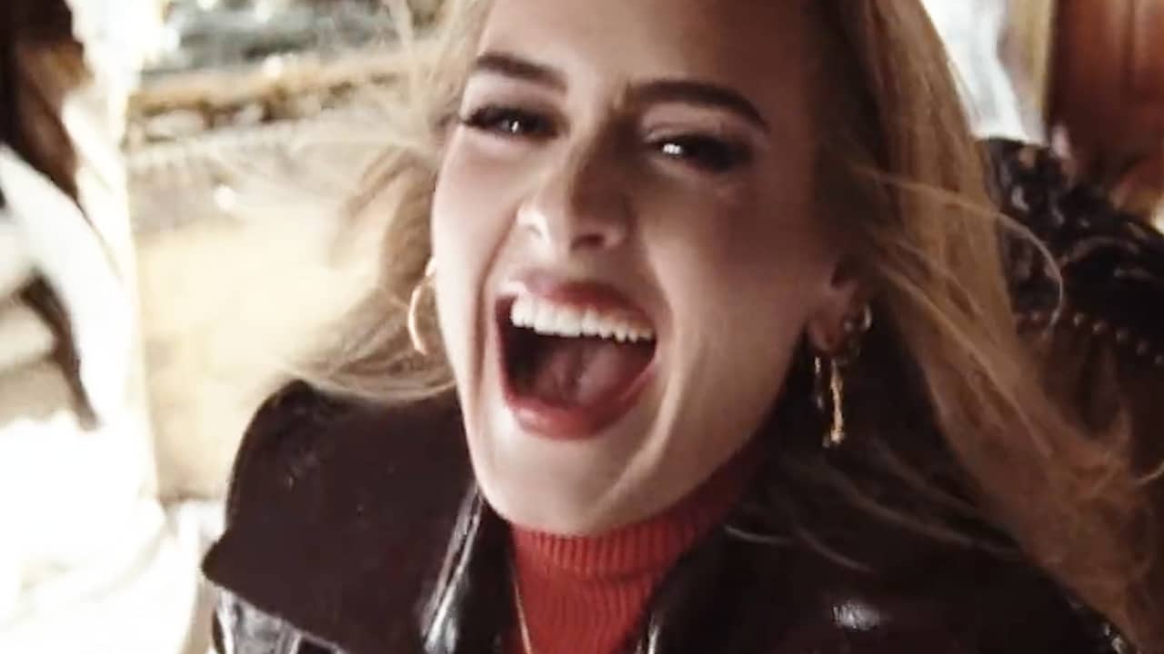 Adele toont bloopers tijdens filmen videoclip Easy On Me | NU.nl