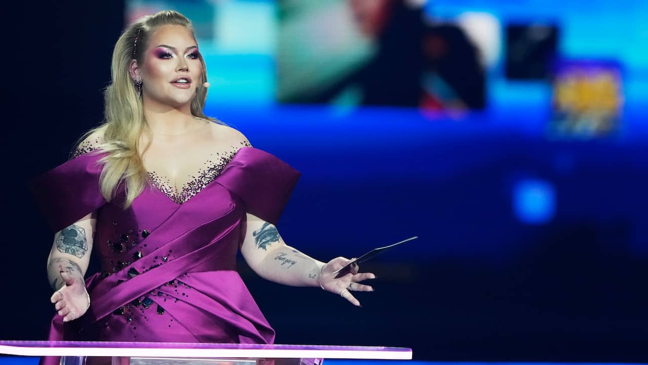 Nikkie de Jager scheurde bijna jurk kapot tijdens Songfestival ...