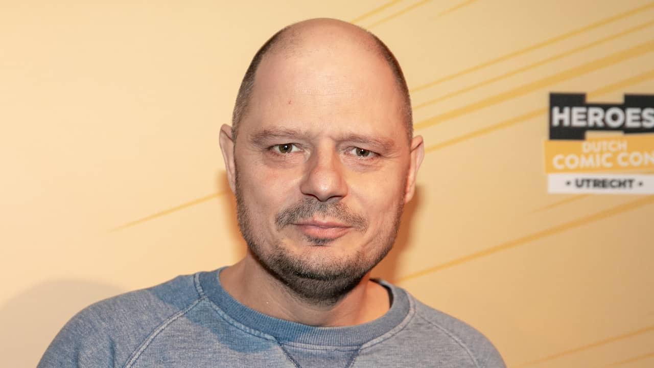 Cabaretier en acteur Bas Hoeflaak had zware tijd na relatiebreuk ...