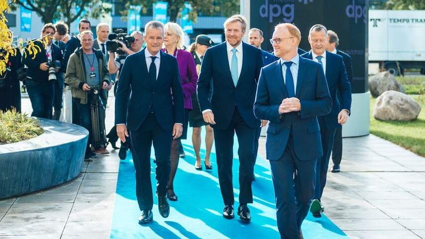 DPG spreekt koning aan bij opening kantoor: 'Uw kabinet maakt het ons ...