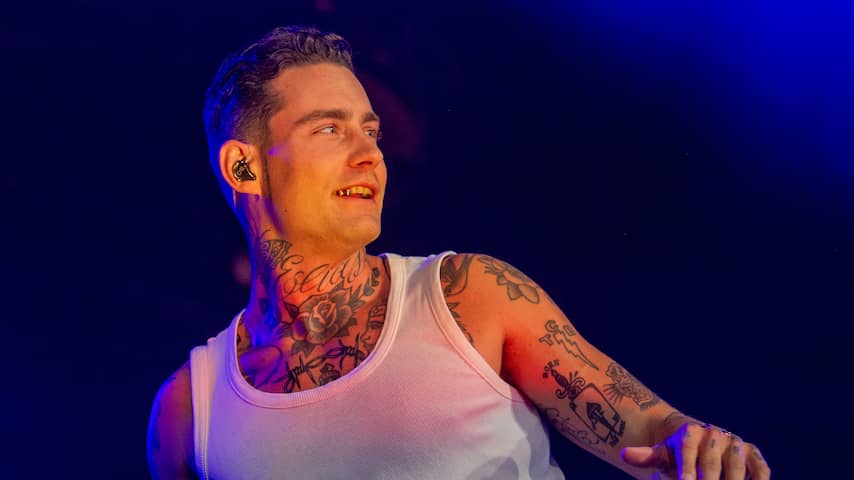 Verdachte van bedreigen Douwe Bob blijft negentig dagen langer vastzitten | Muziek | NU.nl