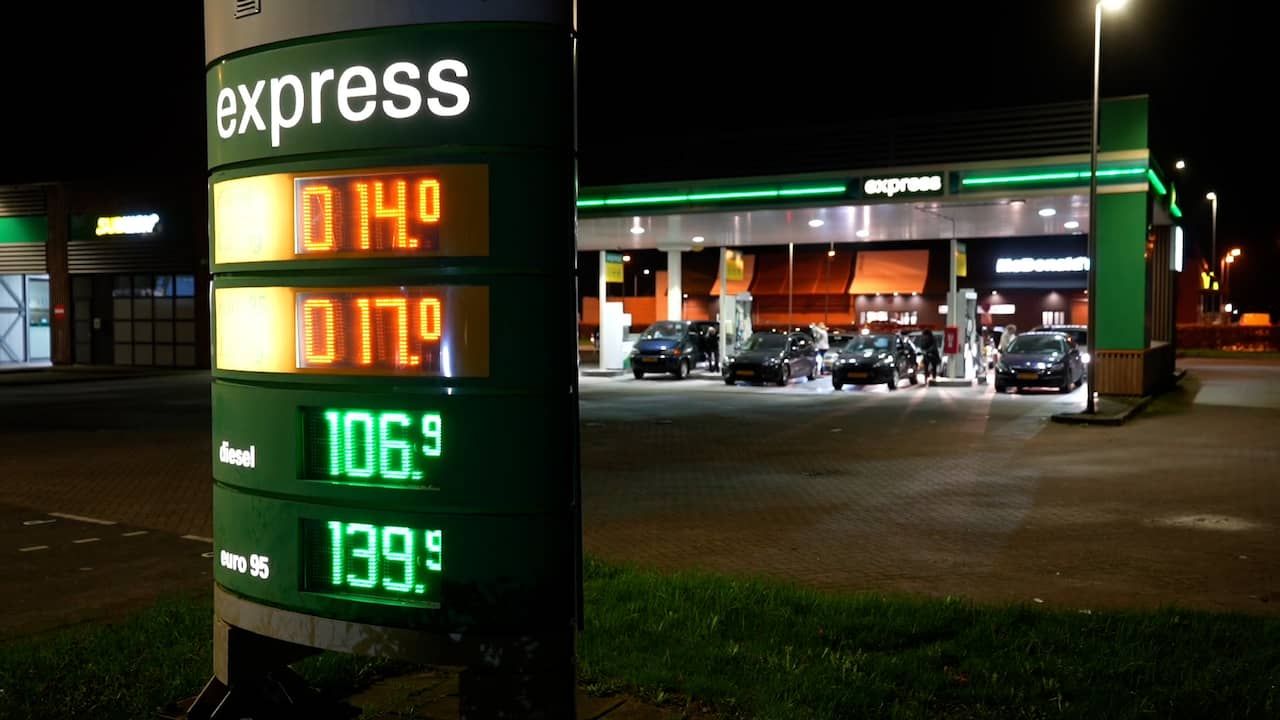Storing zorgde voor spotgoedkope benzine en lange rijen bij tankstation ...