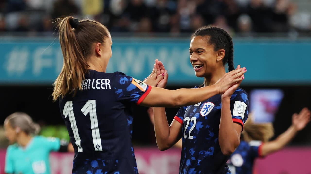 Uitblinker Brugts draagt prachtgoals op aan idool Lieke Martens: 'Ik ...