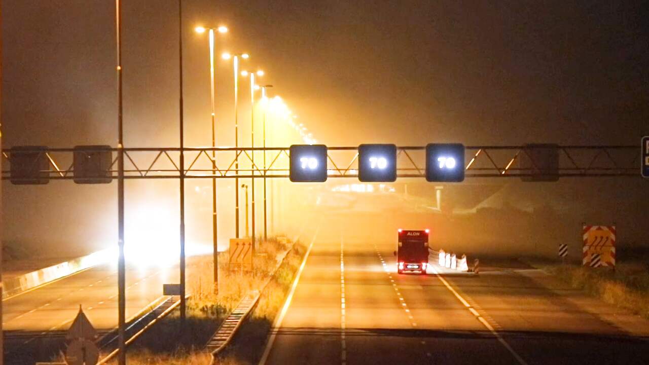 Rook trekt over A1 tijdens brand bij afvalverwerker | NU.nl